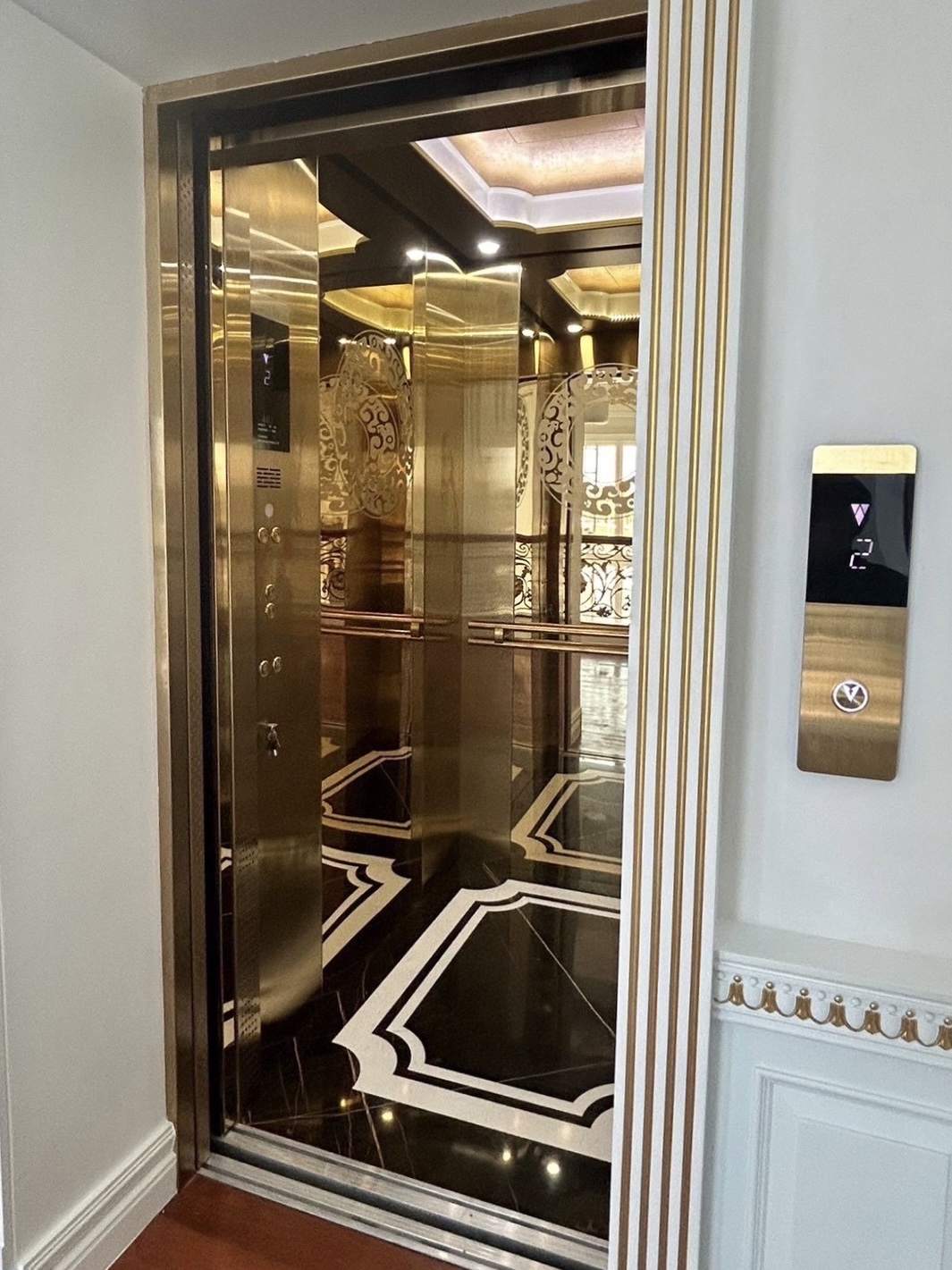Ultra Luxury Golden Lift - Amatalift - ผลงานของเรา