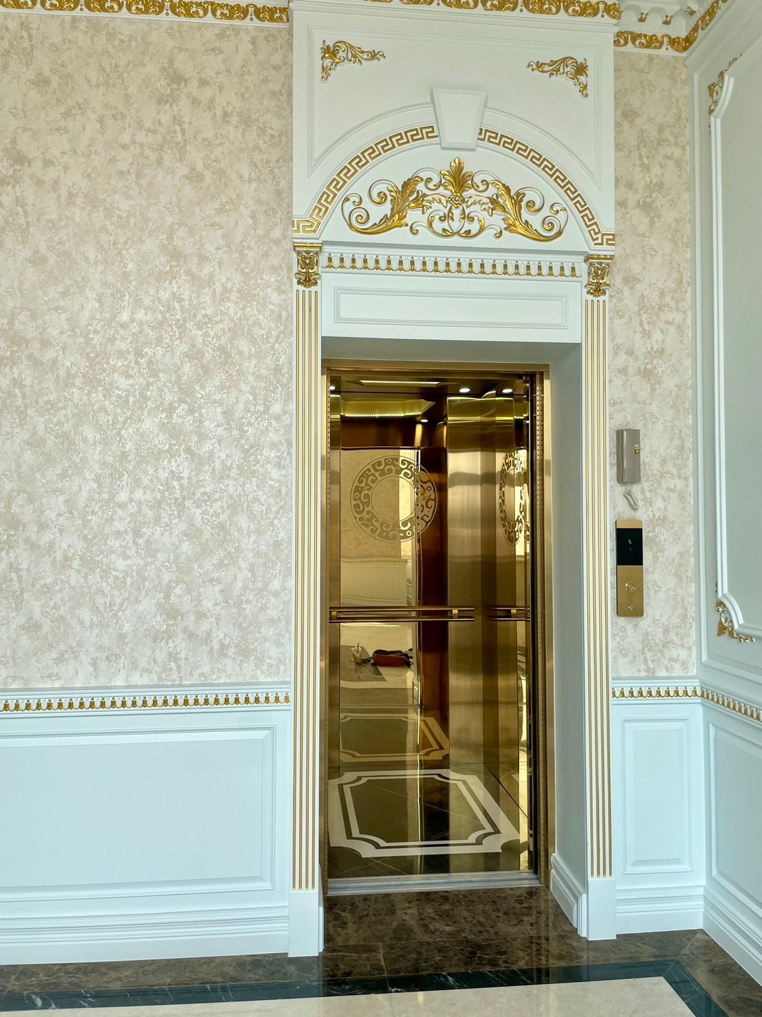 Ultra Luxury Golden Lift - Amatalift - ผลงานของเรา